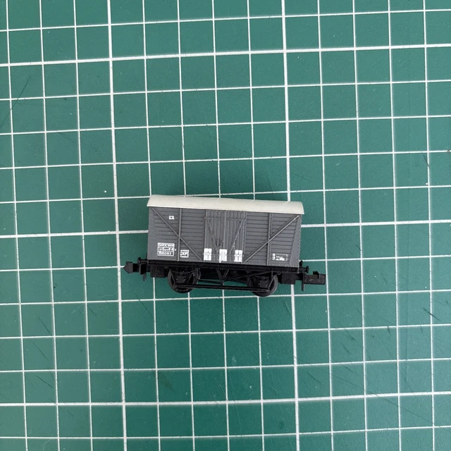 MINITRIX N GAUGE Wagon N509 Ford Covered Bogie Box Van Grey £13.96 ...