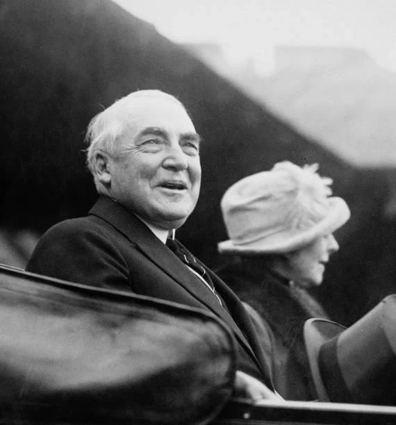 PRESIDENT WARREN G Harding & First Lady, Florence Harding, leaving Old ...