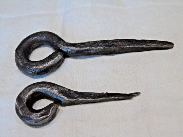 2 ANCIEN PITONS anneaux en fer forgé à sceller ou pour poutre bois ...