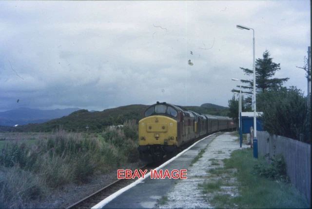 ORIGINAL 35MM SLIDE CLASS 37 LOCO NO 37421 AT DUIRINISH STATION 8/04 £4 ...