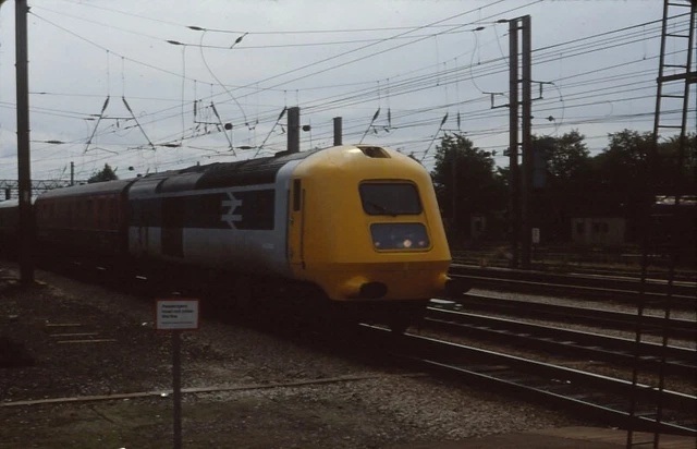 CLASS 252 ORIGINAL HST - Original 35mm Railway Slide-Sold with ...