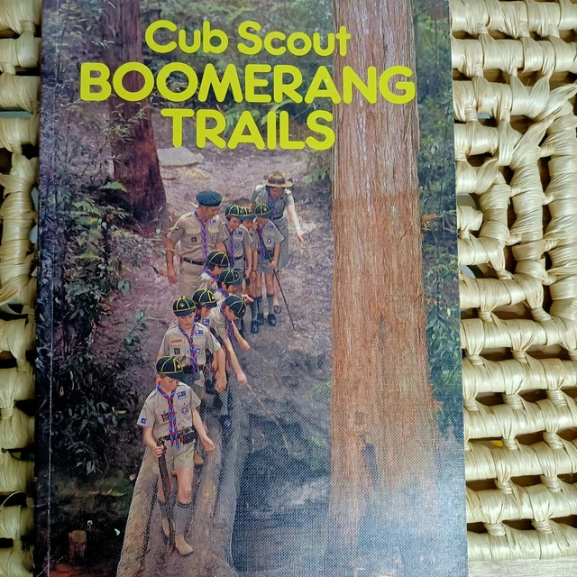VINTAGE BOY SCOUTS " CUB SCOUT BOOMERANG TRAILS " 1991 BOOk collectable ...
