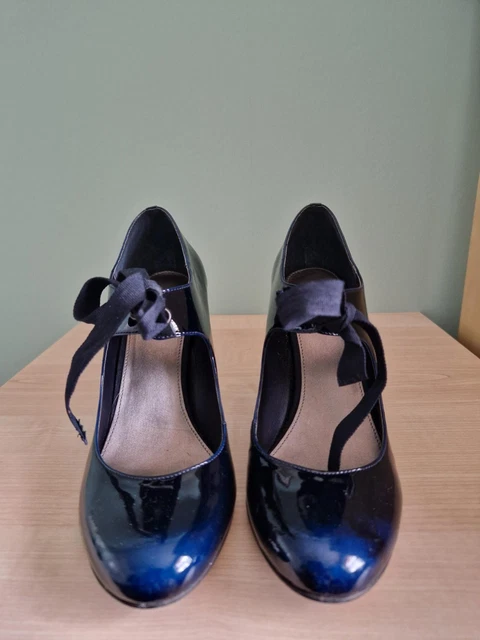STRIKING BLUE PATENT leather shoes with bow detail by Carvela. UK5 ...