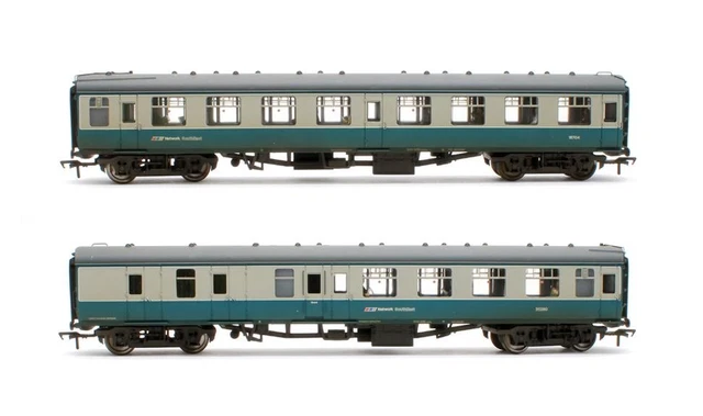 BACHMANN 'OO' GAUGE 39-003 Br/Nse Blue/Grey Pair Of Mk1 Coaches ...