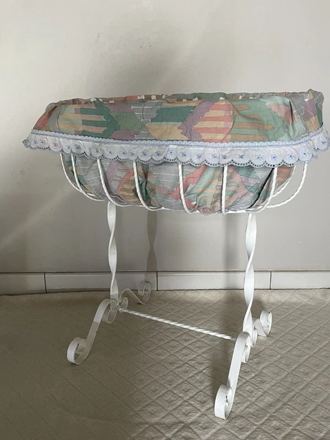 ANCIEN LIT DE Poupée en Fer Forgé Blanc – Vintage Berceau Poupon Bébé Jouet EUR 50,00 - PicClick FR