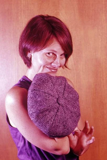 SHAWN COLVIN POSES for a January 1996 portrait in New Haven, Conne ...