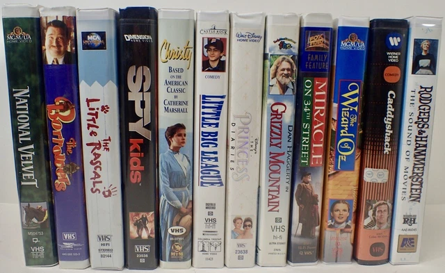 (12) VINTAGE CLAMSHELL VHS tapes CHILDREN & FAMILY MOVIES Lot #53 £13. ...