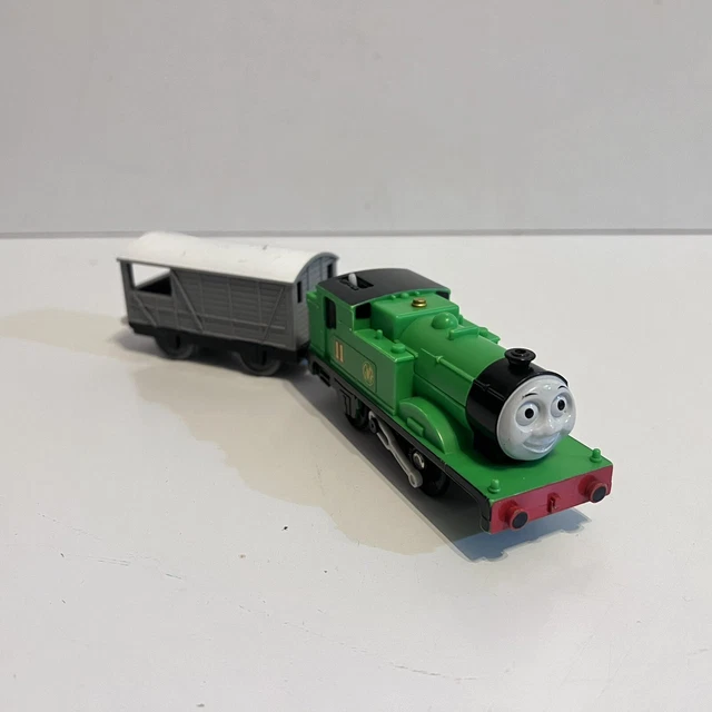 THOMAS & FRIENDS Trackmaster Oliver Motorised Train & Carriage - Tomy £ ...