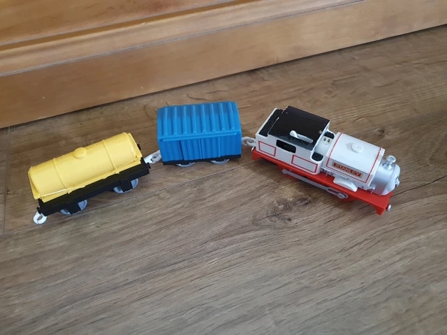 THOMAS THE TANK Engine and Friends Trackmaster Stanley With Carriages ...