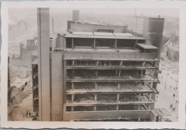 FOTO, BLICK AUF das schwer beschädigte Amsterdam, Niederlande, 21 D/106 ...