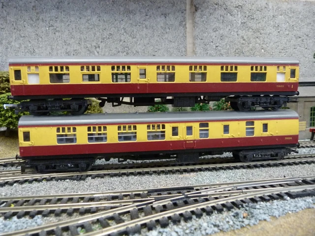 TRIANG HORNBY BR MK 1 cream maroon coaches x 2 for OO gauge model train ...