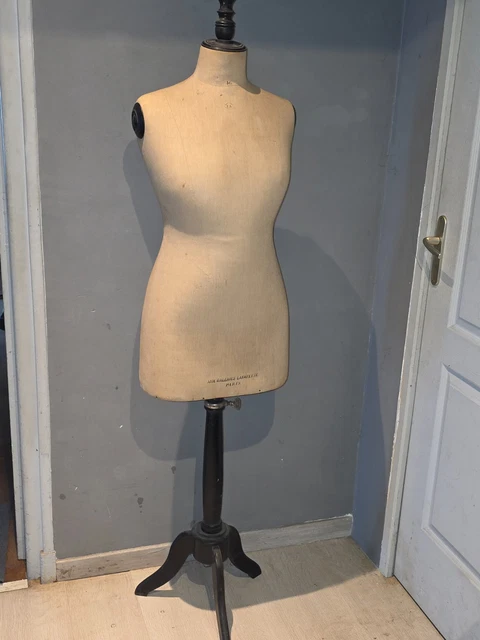 ANCIEN MANNEQUIN DE couture sur un pied tripode . Aux Galeries ...