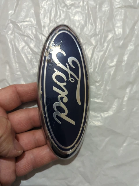 GENUINE FORD FOCUS/MONDEO BOOT BADGE DISCOLOURED SEE PICTURES ...