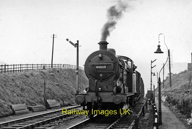 RAILWAY PHOTO - An Up freight breasts the top of the Lickey Incline at ...