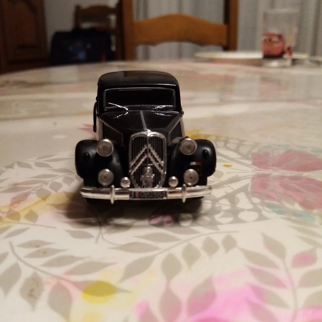 CITROEN TRACTION 15CV noir armée 1/43 norev (no solido/ieligor/dinky ...