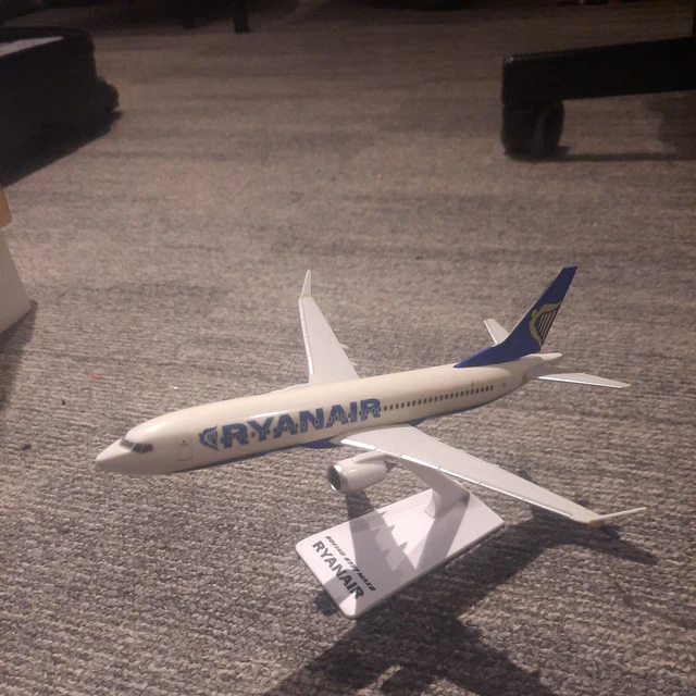 PLANE MODEL RYANAIR £11.00 - PicClick UK