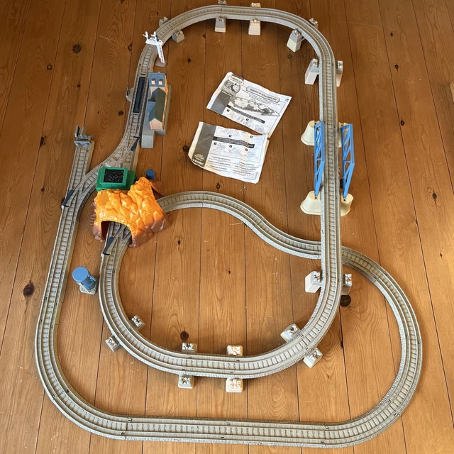 THOMAS AND FRIENDS Trackmaster Train Set Thomas at Echo Cave (No Train ...