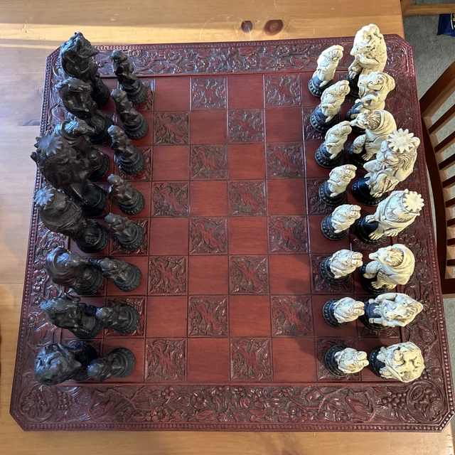 VINTAGE REYNARD THE Fox Chess Set Black and Cream Tudor Rose Board Red ...