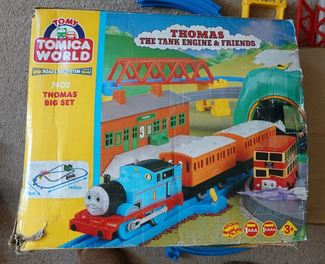 TOMY TOMICA WORLD Thomas the Tank Engine train - 7402 Thomas Big Set £ ...