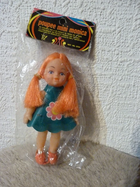 RARE POUPÉE MINI MONICA ancienne dans son emballage en très 12 cm env ...