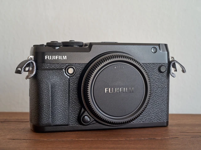 FUJIFILM GFX 50R - 50 MP Medium Format Digital Camera - Excellent condition £2,000.00 - PicClick UK