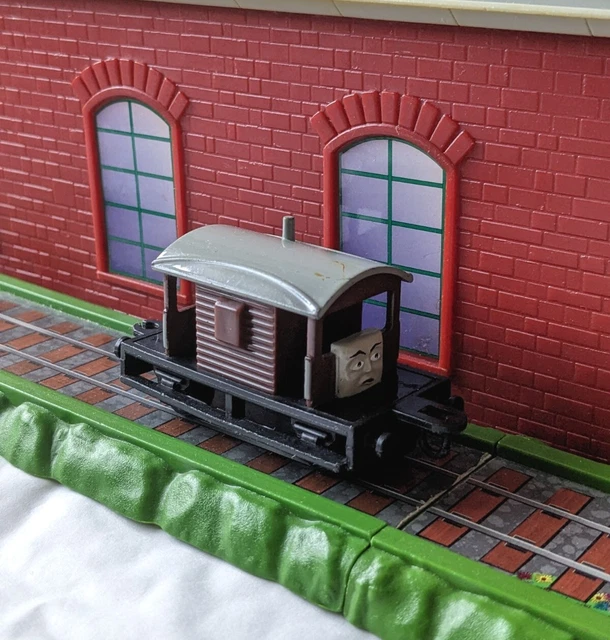 ERTL RARE THOMAS The Tank Engine & Friends Spiteful Brake van 2001 £16. ...