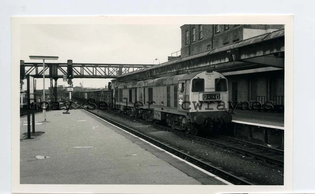RAILWAY PHOTO: BR Class 20's 20132 & 20047 passing Derby 1978 - LMR ...