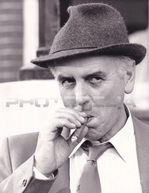 GEORGE COLE AS Arthur Daley In Thames TV Minder 10 x 8 Photo £2.95 ...