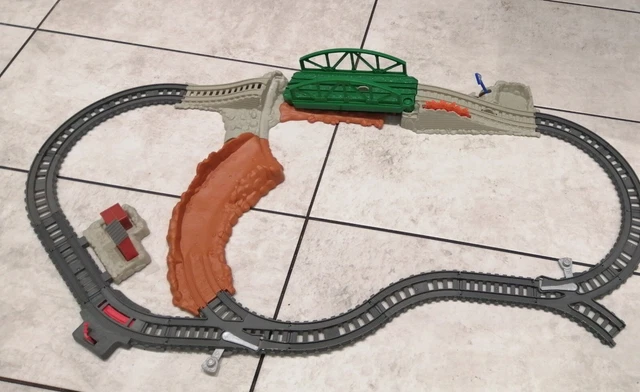 THOMAS THE TANK Engine Trackmaster Daring Derailment Set Com Post £12. ...