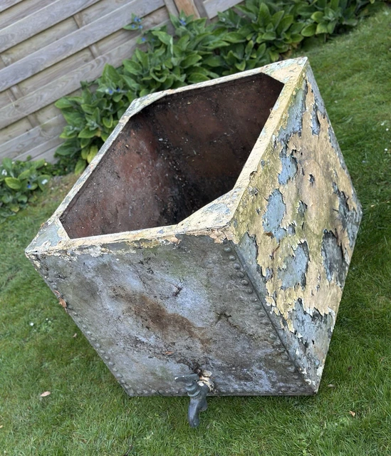 LARGE VINTAGE RIVETED Galvanised Water Tank Garden Planter Water ...