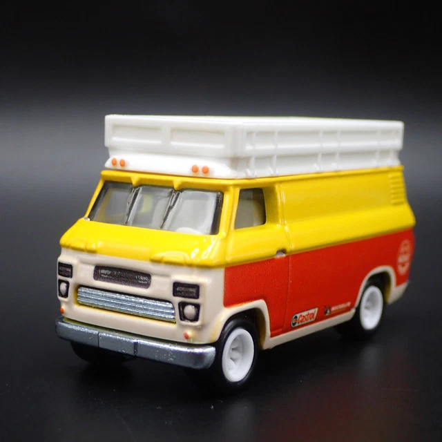 FORD TRANSIT SUPER Van Castrol Racing 1:64 Scale Diorama Diecast Model ...