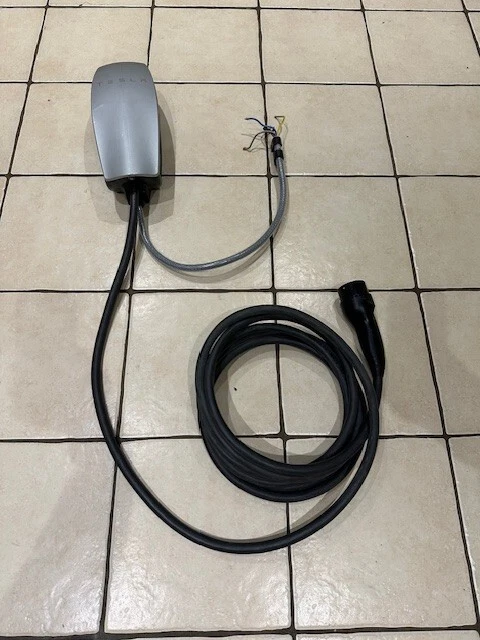 TESLA GEN 3 Wall Connector - 7kW/22kW Type 2 Tethered £150.00 - PicClick UK