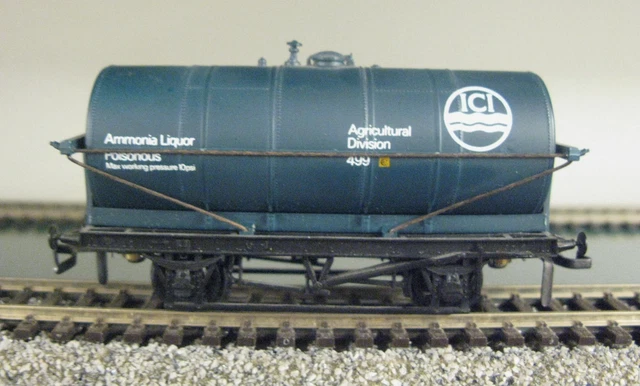 OO GAUGE MAINLINE 37453 20 Ton Tank Wagon Ici Ammonia Liqueur (Lot 506 ...