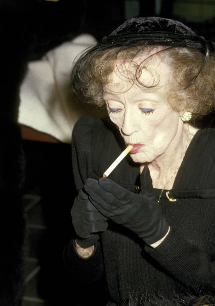 BETTE DAVIS AT AFI Awards at Kate Mantilini Restaurant in Be - 1987 Old ...