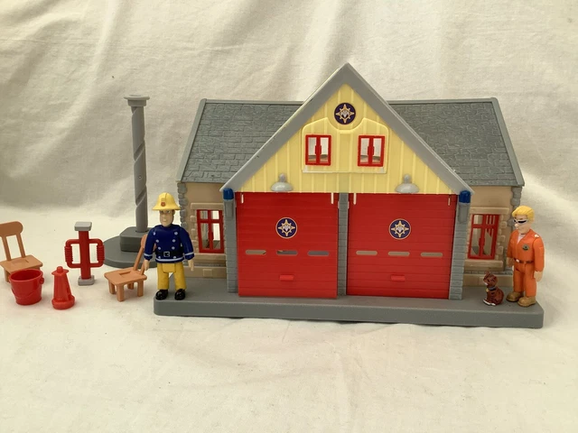 FIREMAN SAM SERIES Fire Station + figures £5.50 - PicClick UK