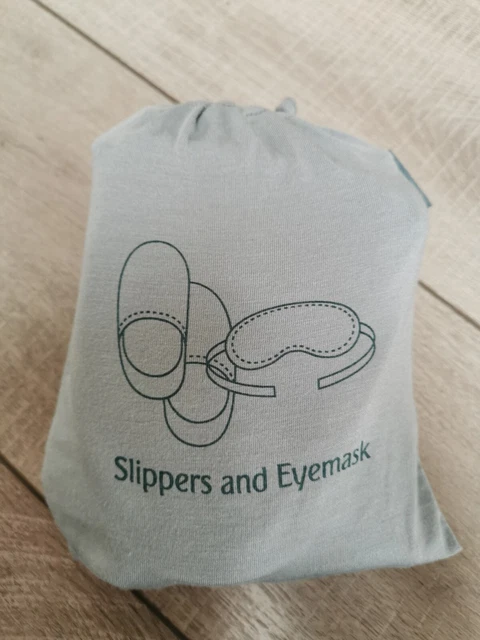 NEW 2024 EMIRATES Airlines First Class A380 Slippers & Eyeshades Pack £ ...