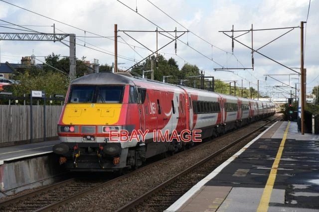 PHOTO METRO-CAMMELL (Saltley) Br Mk.4 Class 82/2 Dvt No.82 212 Of Lner ...