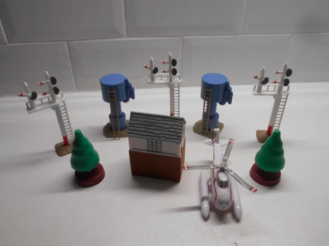 THOMAS THE TANK engine train set station signals water towers harold ...