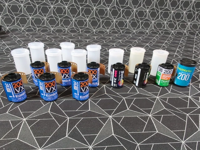 LOT OF 10 ROLLS of 35mm Film ISO 200 - Expired unused - Konica Fujifilm ...