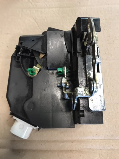 LANDROVER DISCOVERY 2 Td5/V8 Pass Side Rear door Lock FQM100710 £25.00 ...