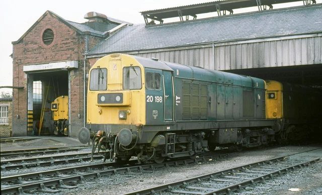 35MMRAILWAY SLIDE 20198 AT GRANGEMOUTH SHED 28.09.1987.ORIGINAK ...