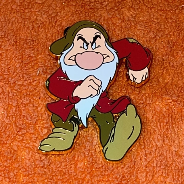 DISNEYLAND PARIS GRUMPY Dwarf Snow White Pin Badge 2011 EUR 35,39 ...