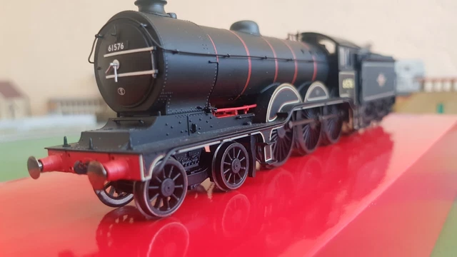 HORNBY R3546 BR Class B12 4-6-0 loco, 61576, late crest, DCC Ready ...