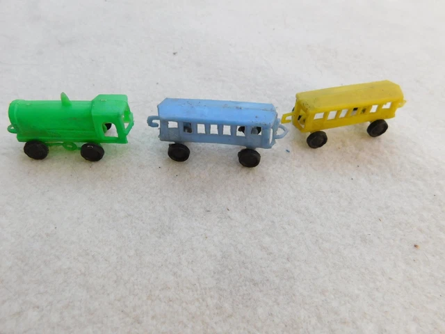 VINTAGE PLASTIC TOY Train And Wagons 1960'S £1.99 - PicClick UK