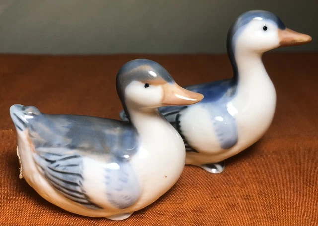 VINTAGE OTAGIRI PORCELAIN Blue & White Duck Goose Figurines Pair W ...