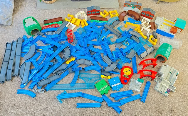 TOMH THOMAS THE TANK ENGINE TOMY TOYS Trains Track buildings vintage ...