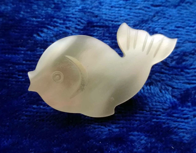 BIJOU ANCIEN VINTAGE BROCHE POISSON BALEINE nacre mother of pearl D.J ...