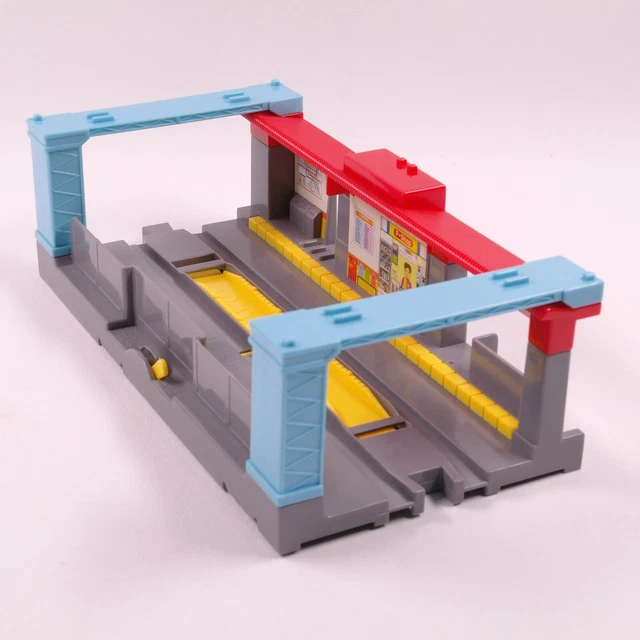 TOMY TRACKMASTER STATION - Stop Go Station - Hypercity Metro Urban £10. ...