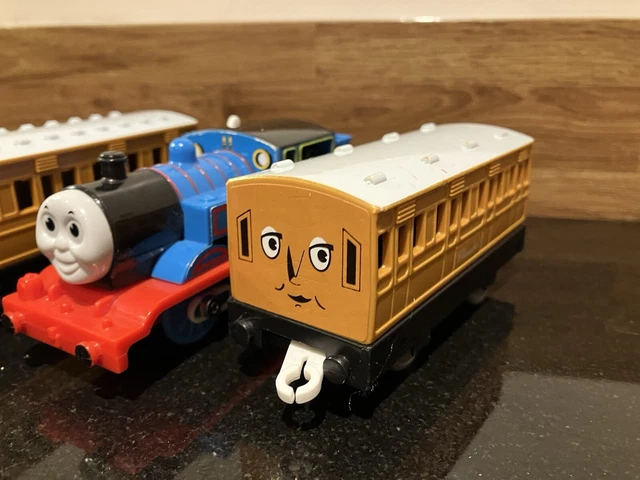 TOMY TRACKMASTER THOMAS the tank engine Battery Train With Annie And ...