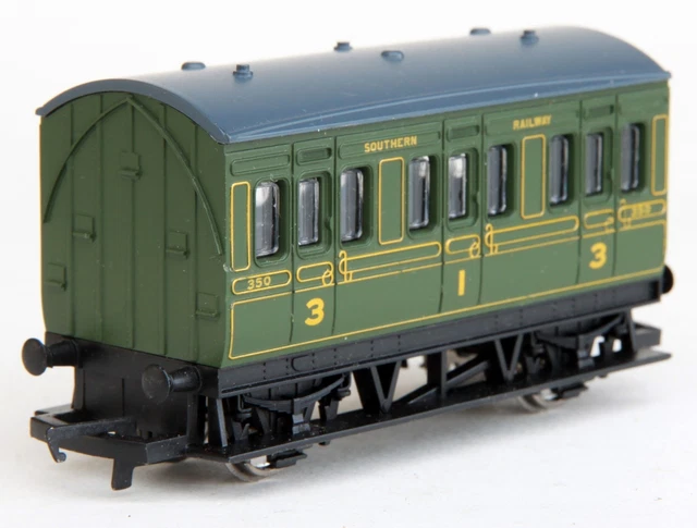 HORNBY 00 GAUGE 4 WHEEL 1st/3rd CLASS CARRIAGE SOUTHERN RAILWAYS LIVERY ...